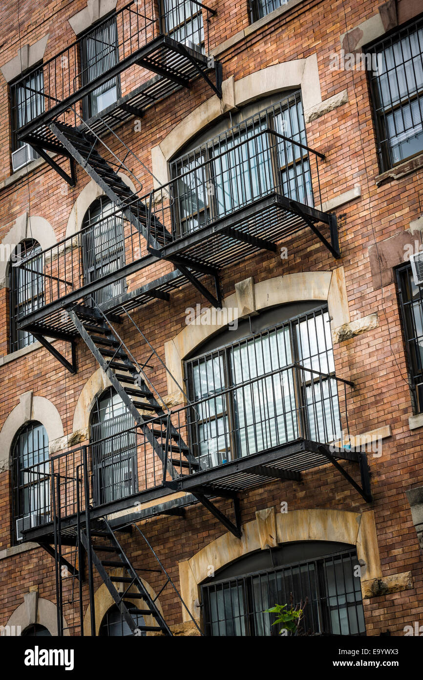 New york city fire escape ladders hi-res stock photography and images ...