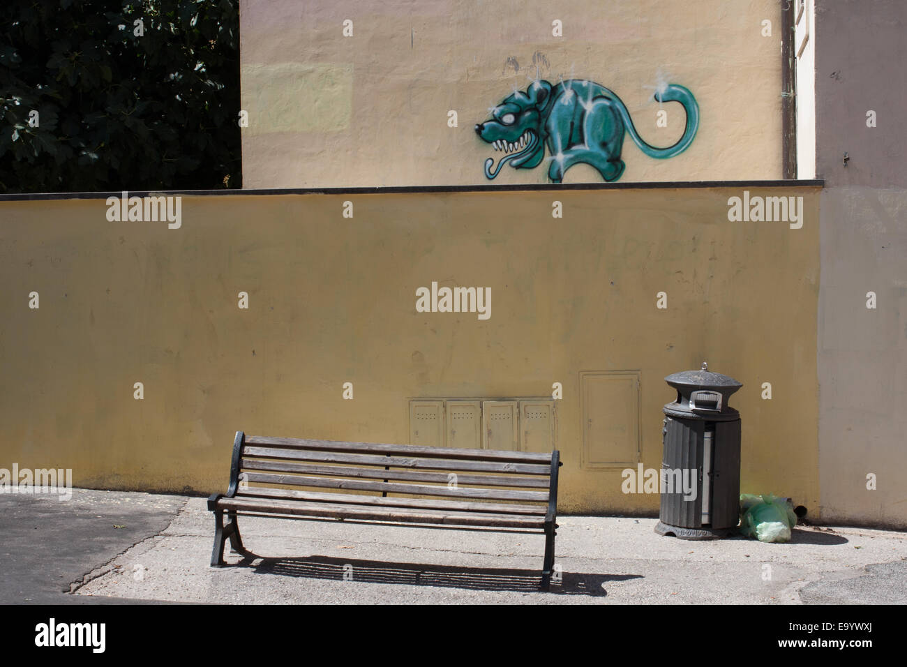 Trash bin art hi-res stock photography and images - Alamy