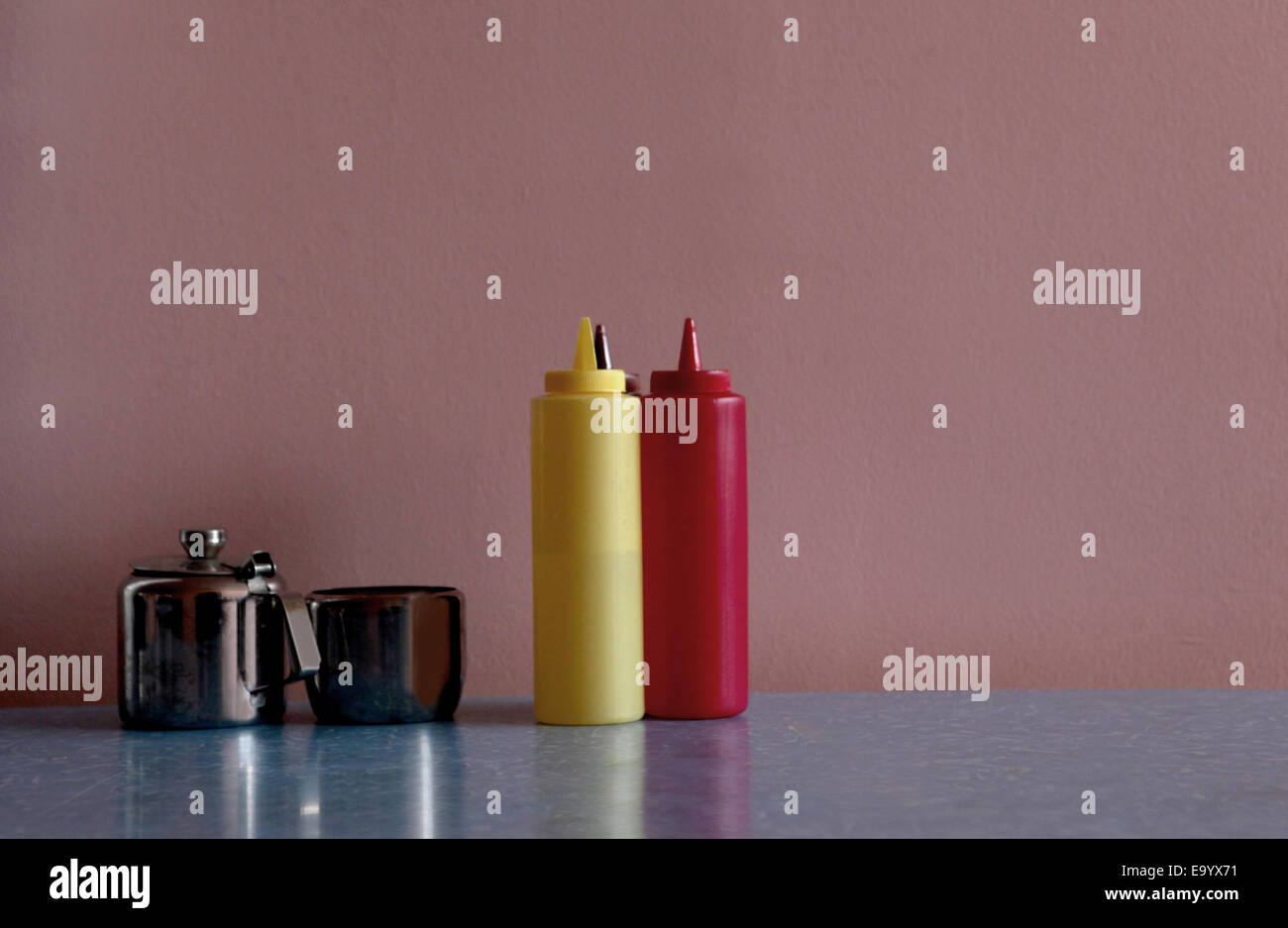Mustard and ketchup containers Stock Photo - Alamy