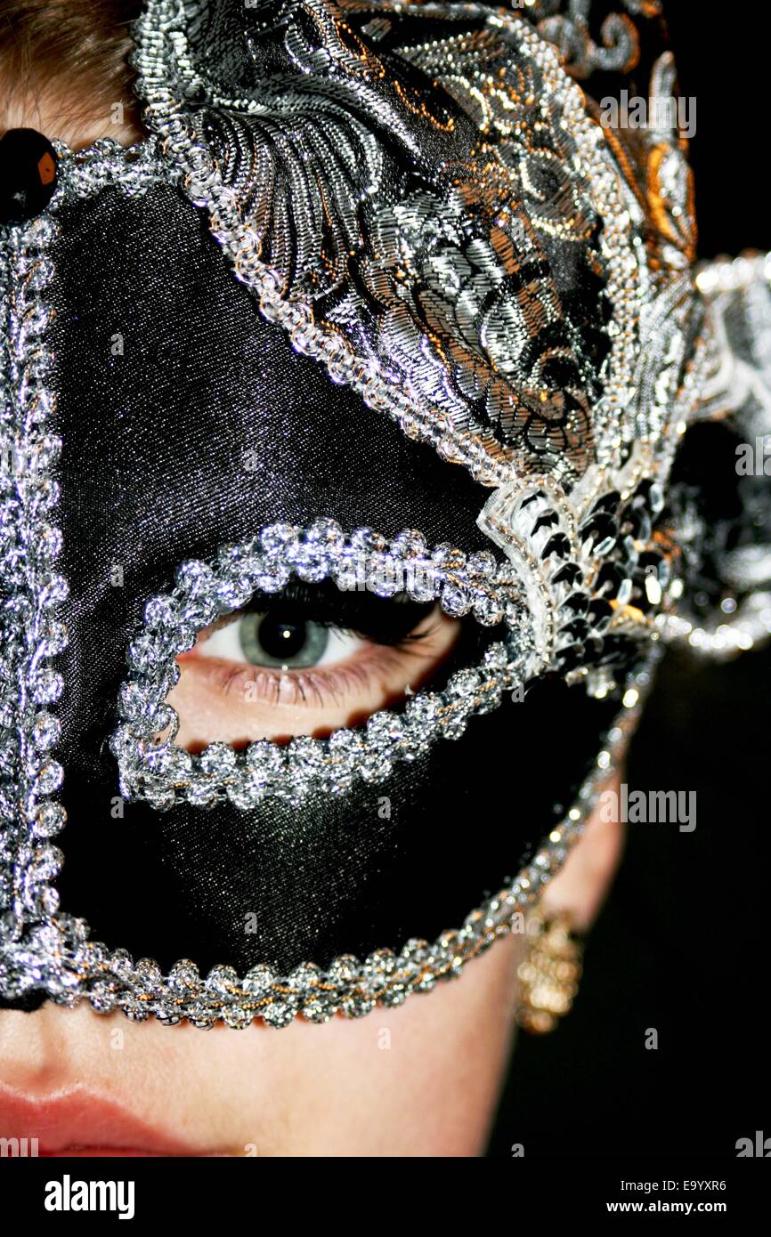Face masquerade hi-res stock photography and images - Alamy