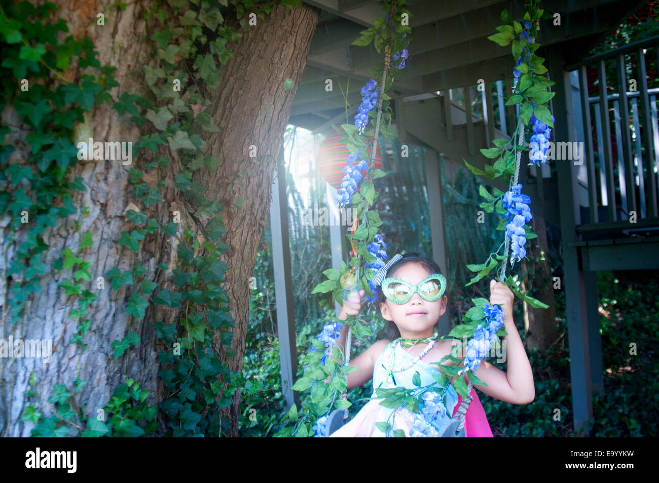 Vietnamese girl costume hi-res stock photography and images - Alamy