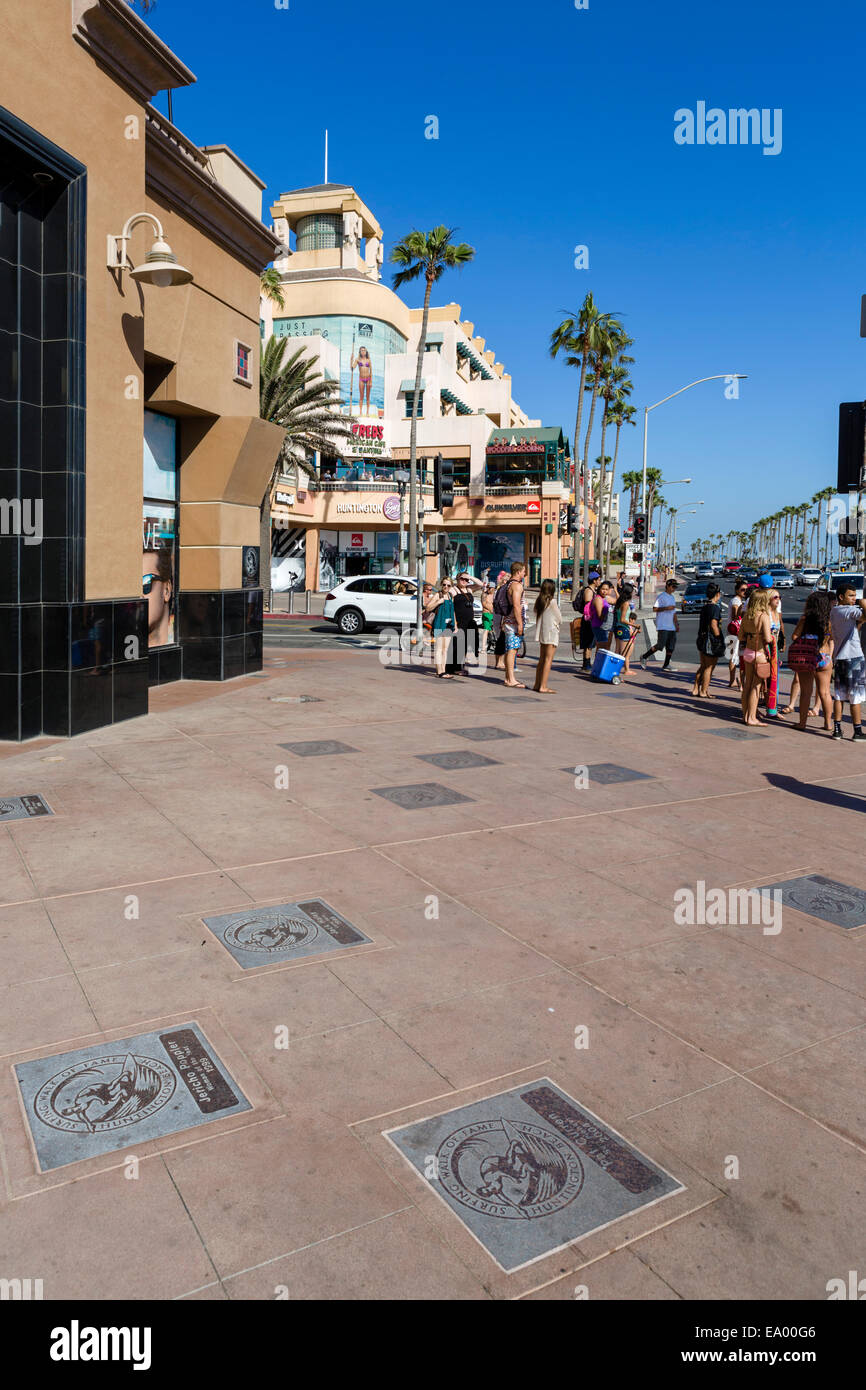 Main street huntington beach hi-res stock photography and images - Alamy