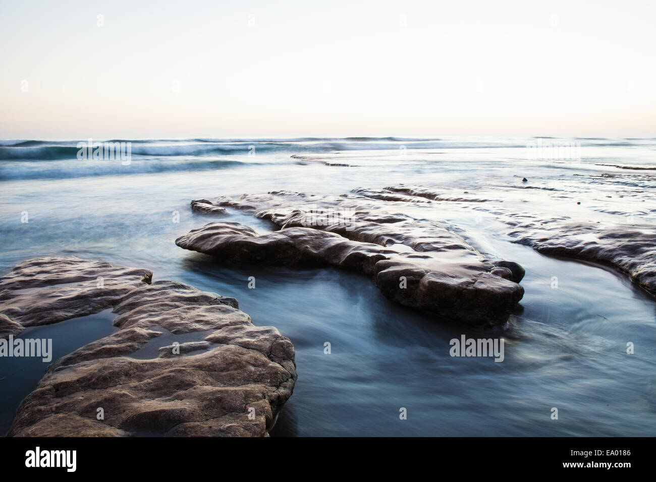 Rock platform hi-res stock photography and images - Alamy