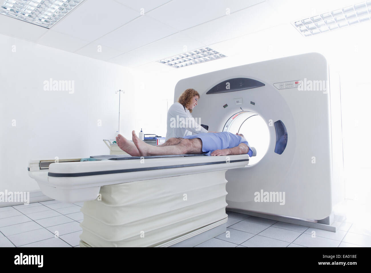 Doctor preparing patient for CT scanning Stock Photo - Alamy Doctor preparing patient for CT scanning Stock Photo - Alamy