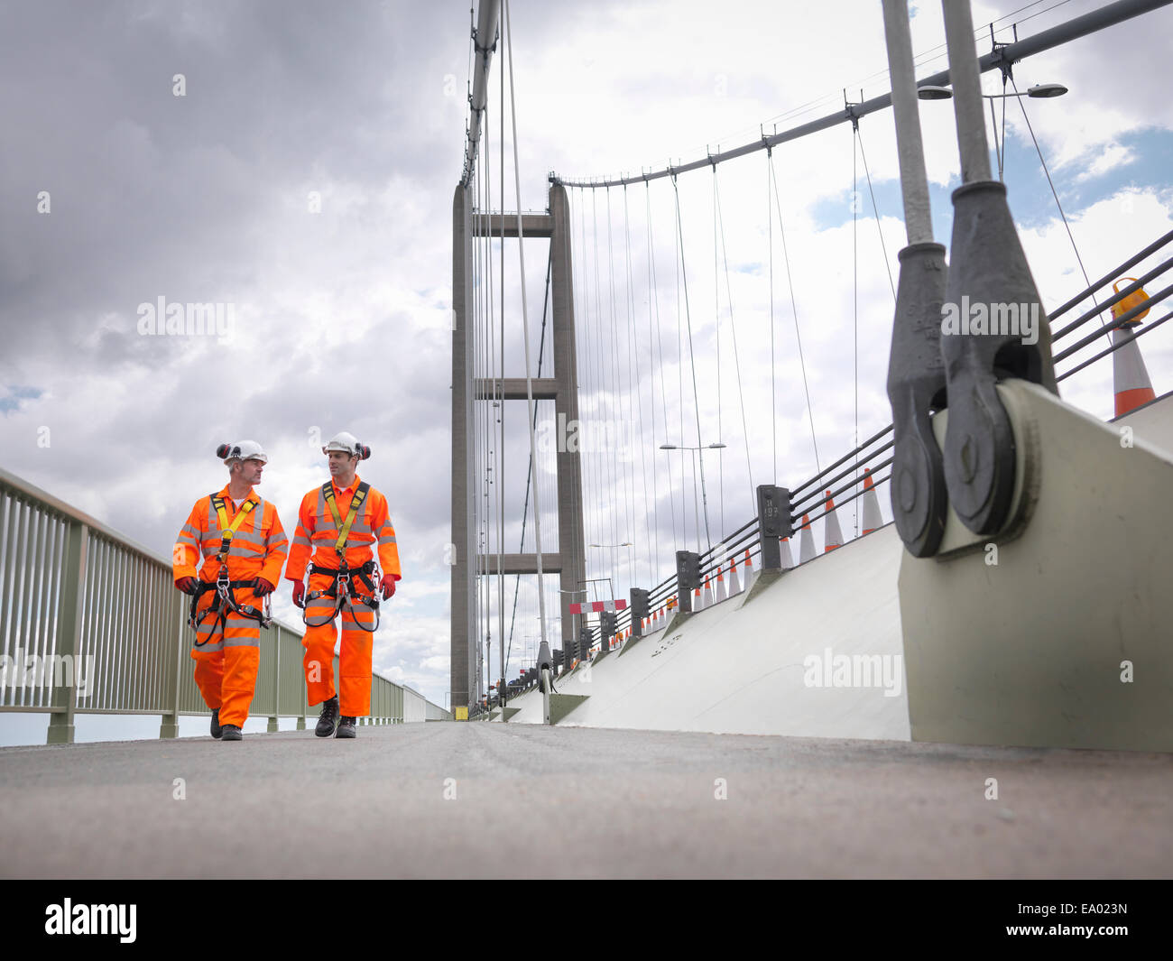 Two people walking and perspective hi-res stock photography and images - Alamy