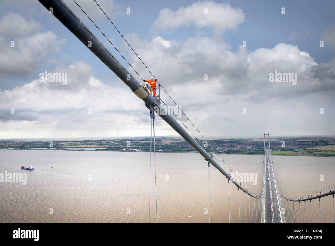 Height of bridge hi-res stock photography and images - Alamy