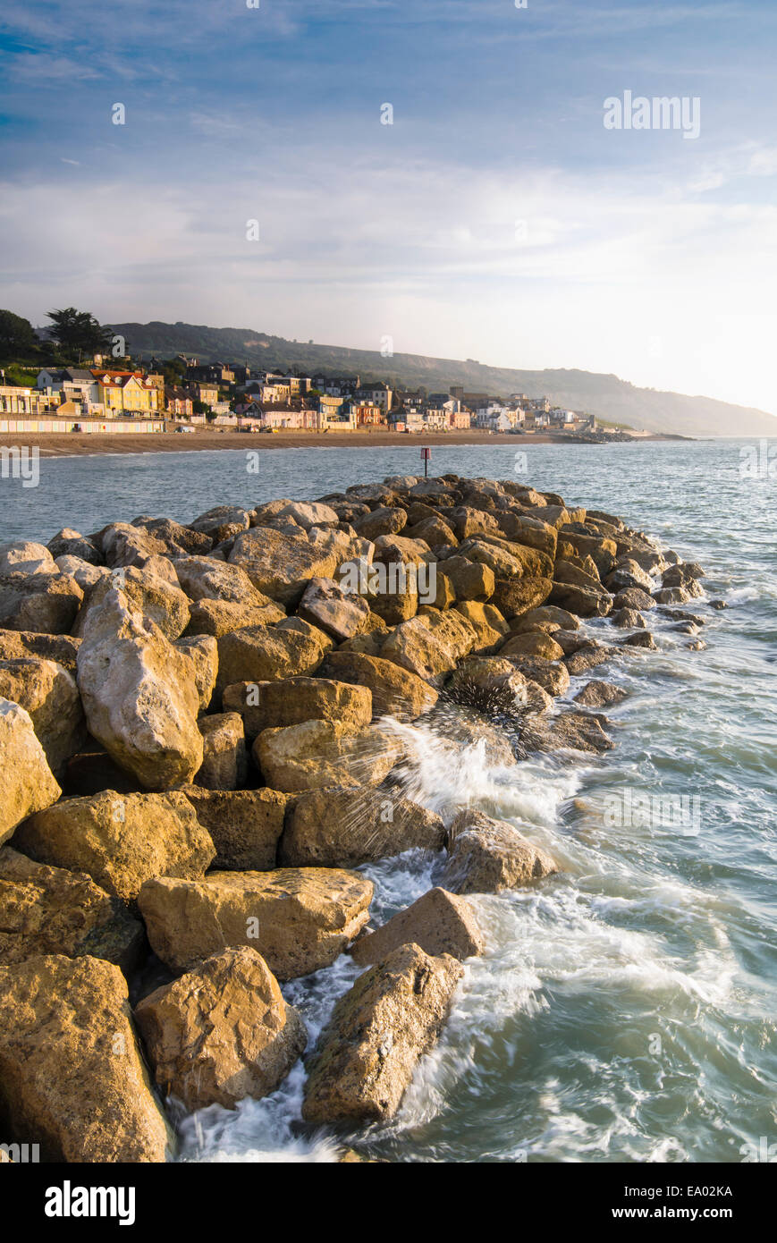 Lyme regis rocks hi-res stock photography and images - Alamy