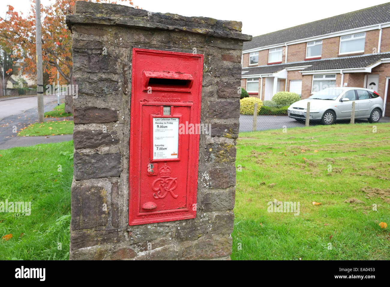 Red british post box hi-res stock photography and images - Alamy