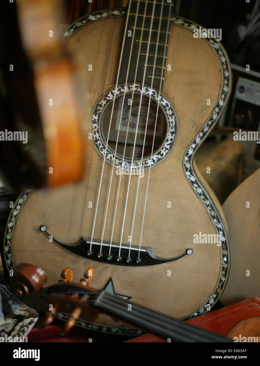 Luthier italy hi-res stock photography and images - Alamy