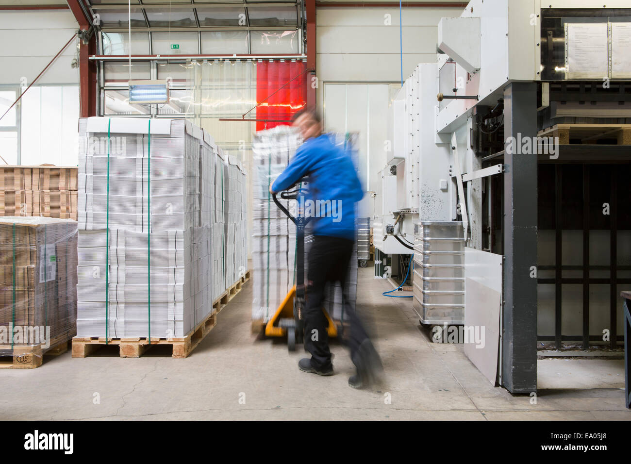 Warehouse worker moving pallet jack hi-res stock photography and images ...