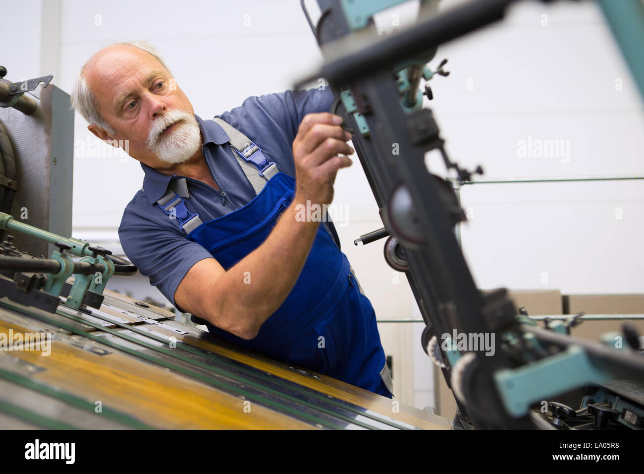 Factory worker working machinery Stock Photo - Alamy