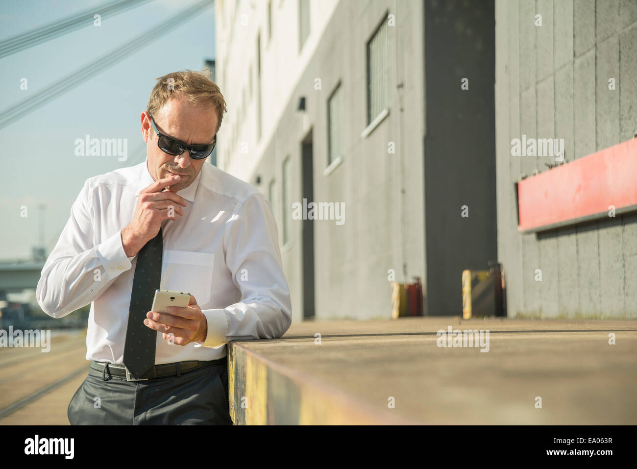 Man holding smartphone chin hi-res stock photography and images - Alamy