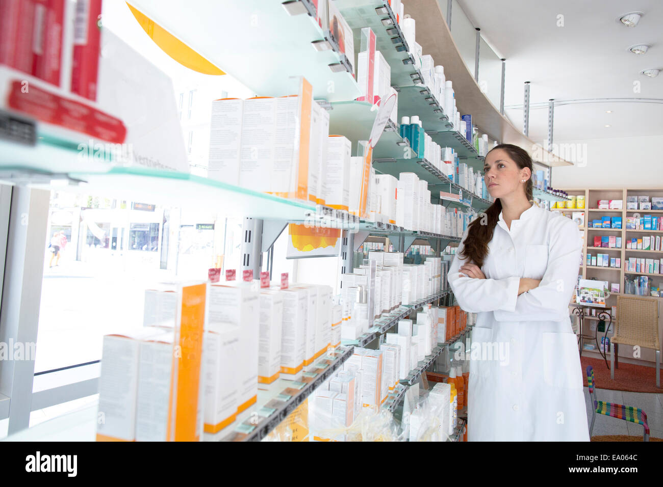 Pharmacist at work in a chemist hi-res stock photography and images - Alamy