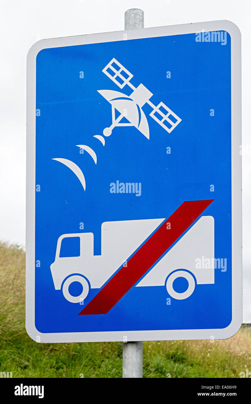 Drivers warning sign hi-res stock photography and images - Alamy