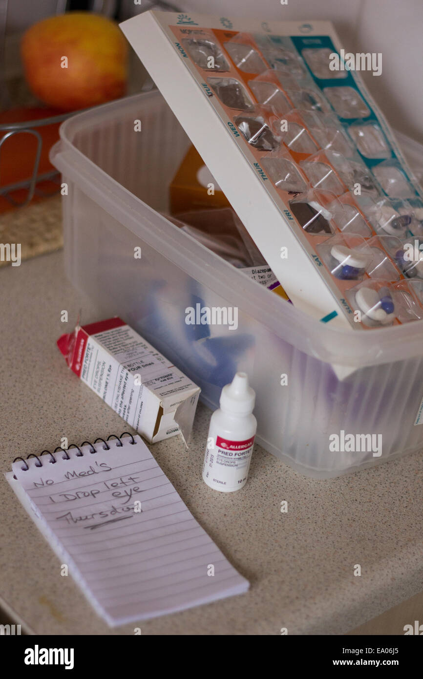 Medication paper hi-res stock photography and images - Alamy