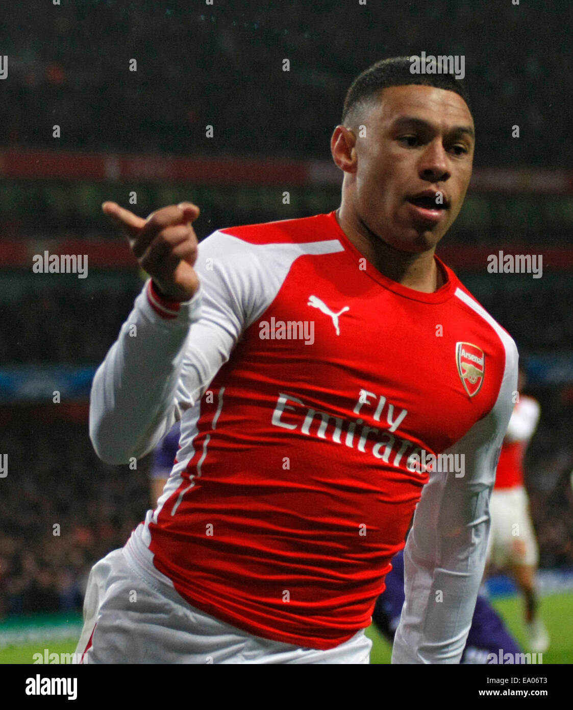 LONDON, ENGLAND - NOV 04: Arsenal's Alex Oxlade-Chamberlain celebrates ...