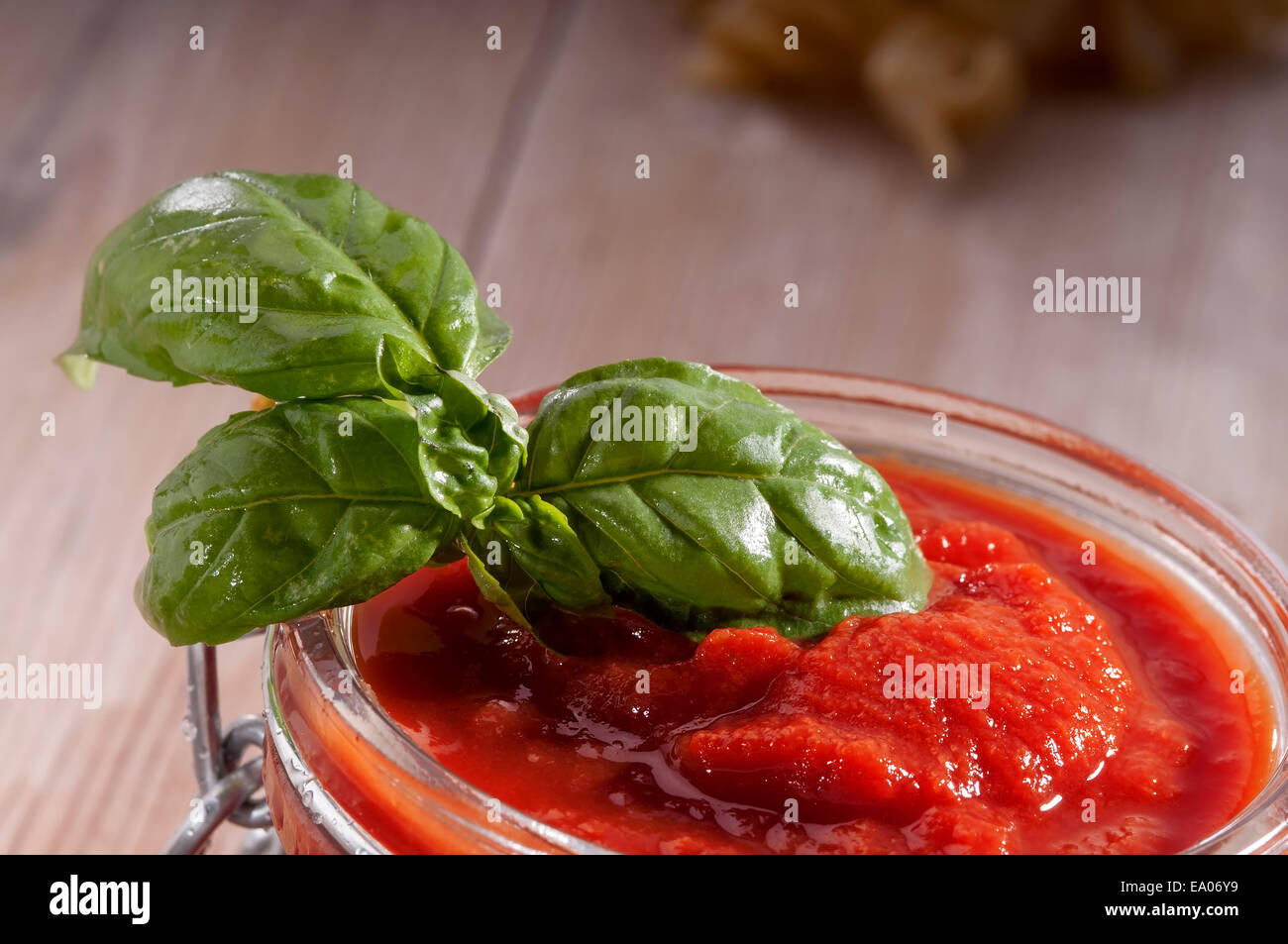 Composition of ingredients for the preparation of tomato sauce in the ...