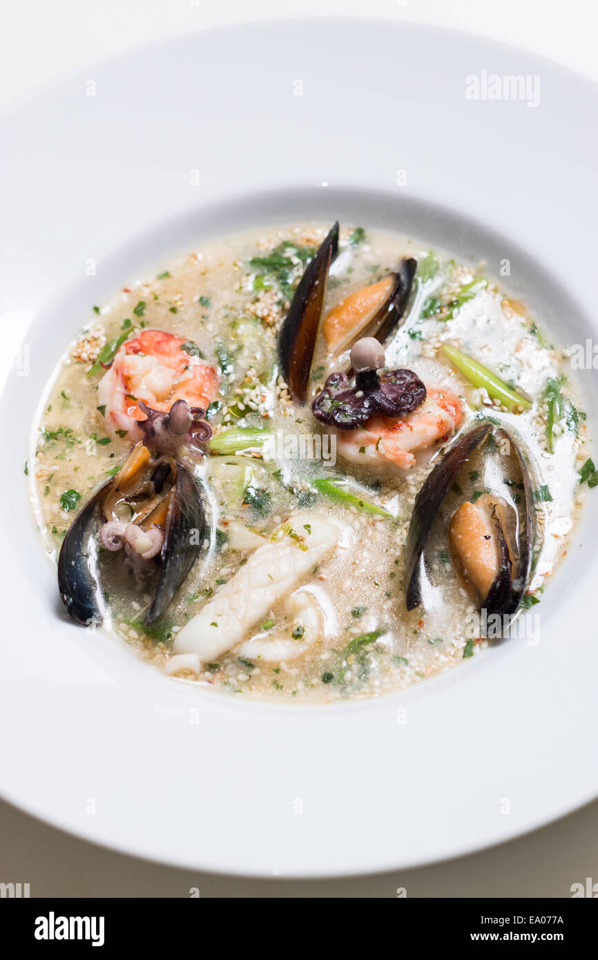 White octopus hi-res stock photography and images - Alamy