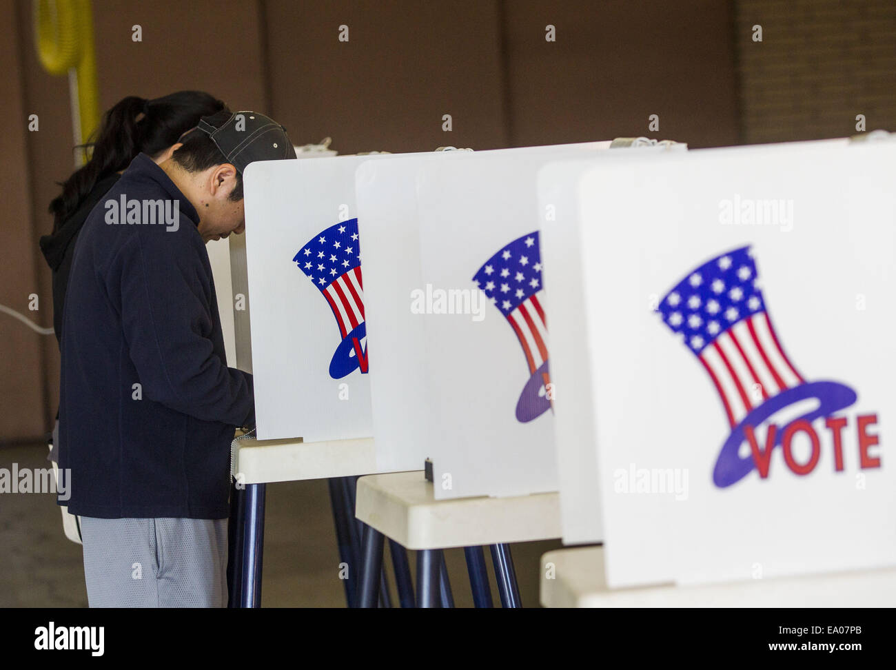 Los Angeles, California, USA. 4th Nov, 2014. Voters cast their ballots ...