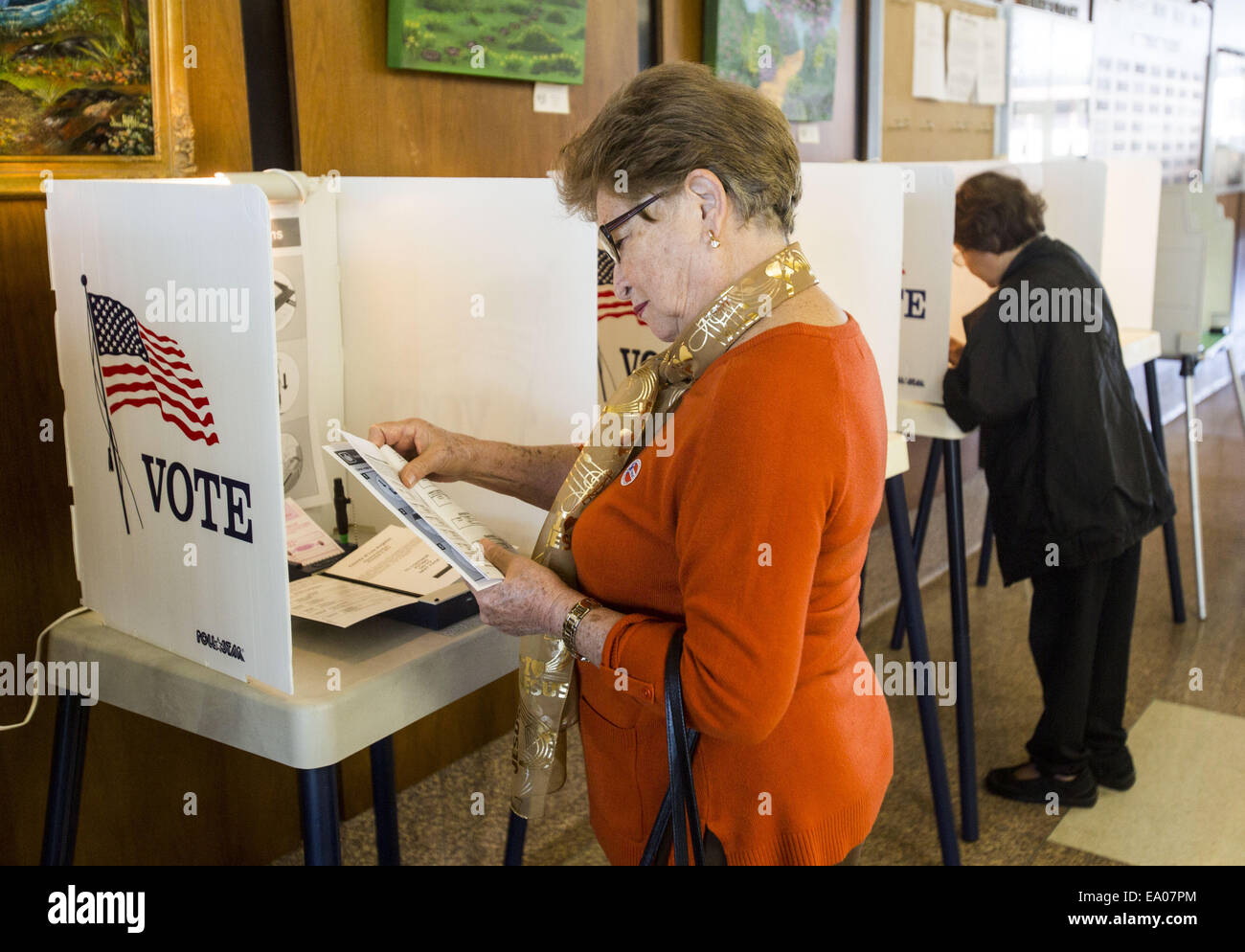 Los Angeles, California, USA. 4th Nov, 2014. Voters cast their ballots ...