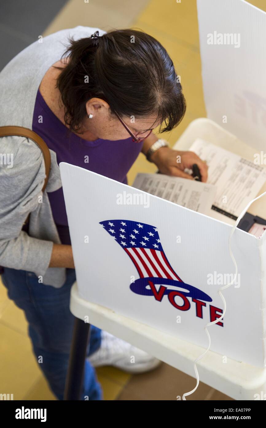 Los Angeles, California, USA. 4th Nov, 2014. A voter casts her ballot ...