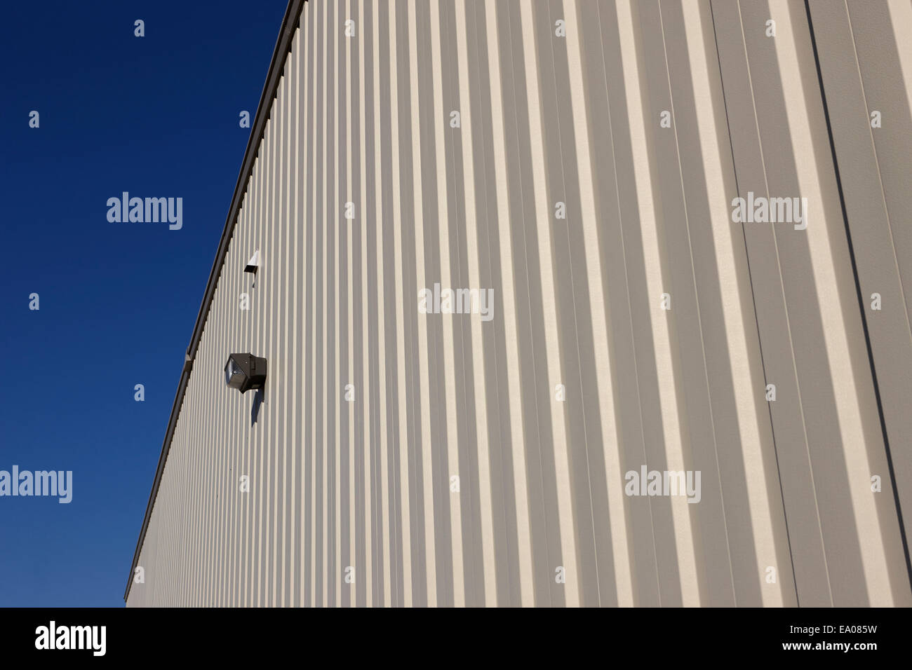 Metal clad building hi-res stock photography and images - Alamy