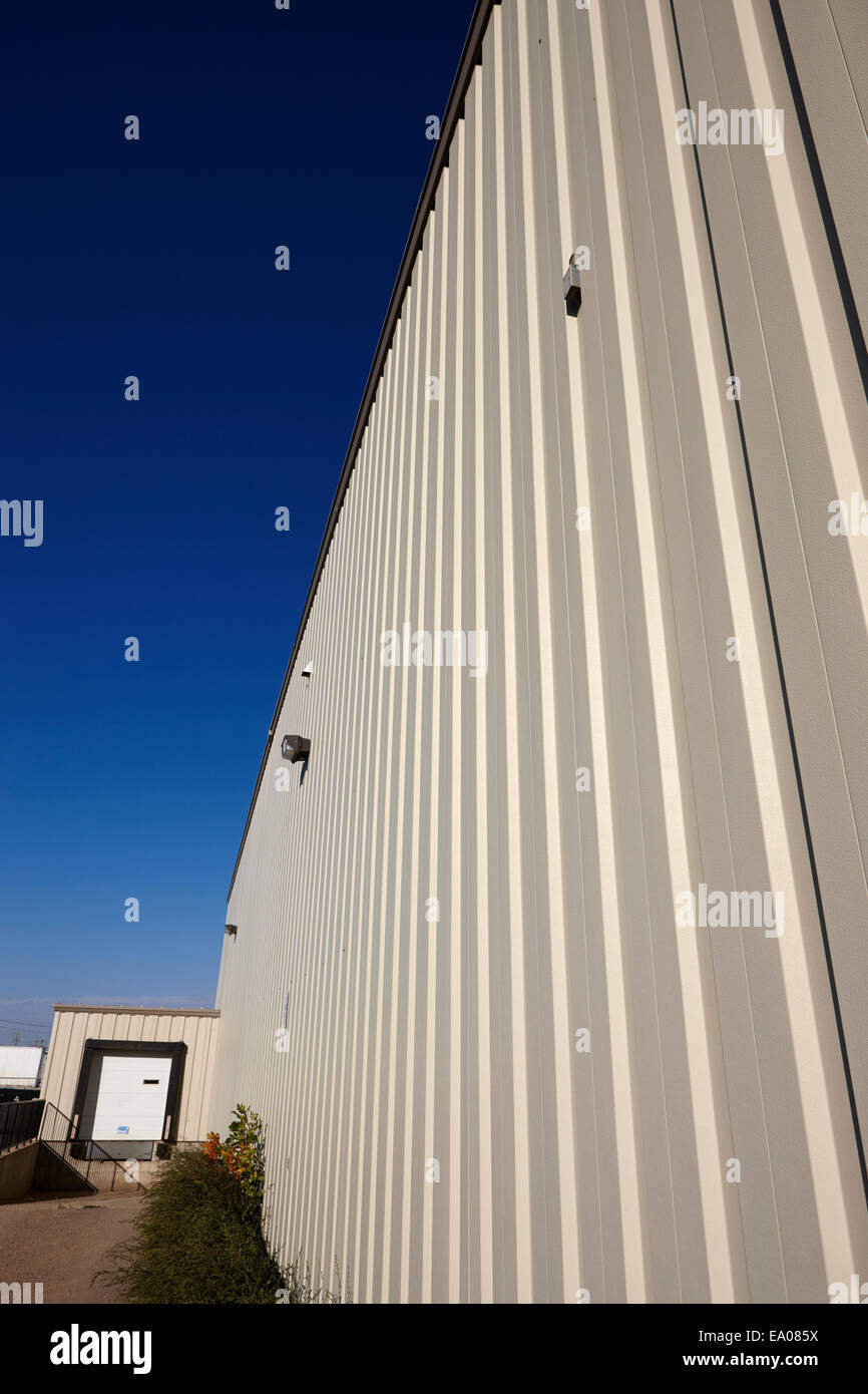 Metal clad building hi-res stock photography and images - Alamy