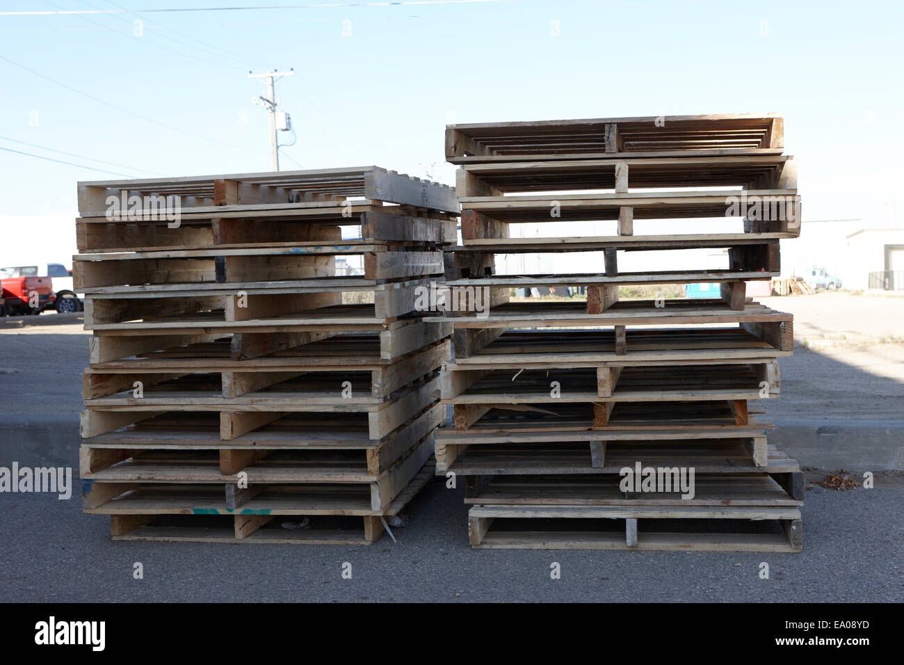Waste wood wooden pallets hi-res stock photography and images - Alamy
