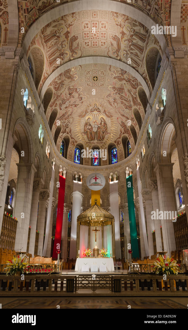 Window reflection cathedral basilica hi-res stock photography and ...