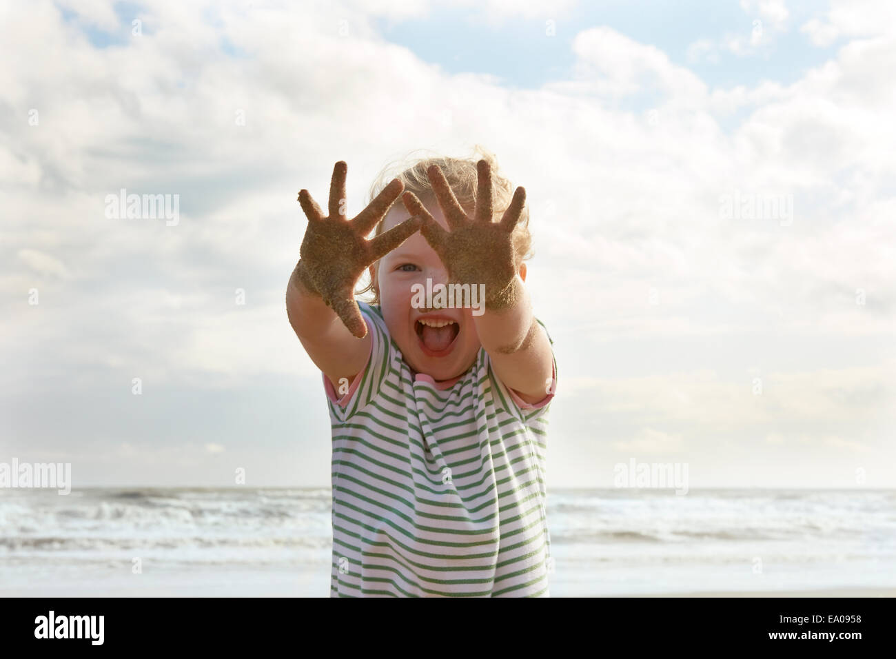 Girl with sandy hands hi-res stock photography and images - Alamy
