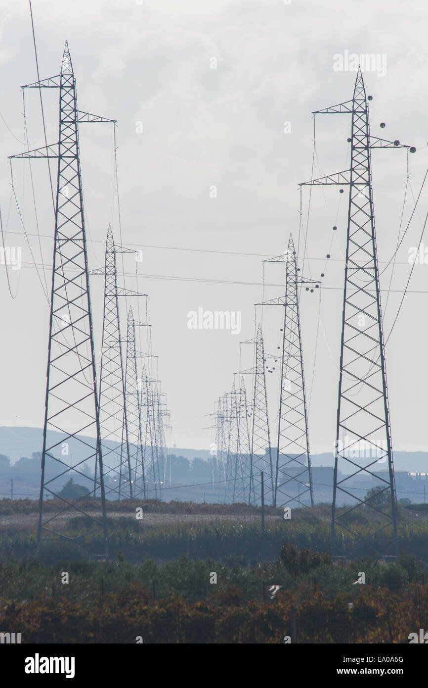 Electricity pylons high tension wire hi-res stock photography and ...