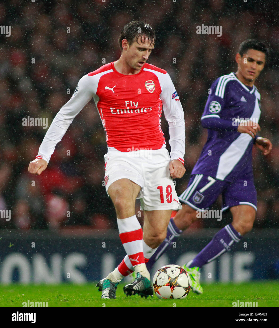 Emirates stadium nacho monreal hi-res stock photography and images - Alamy