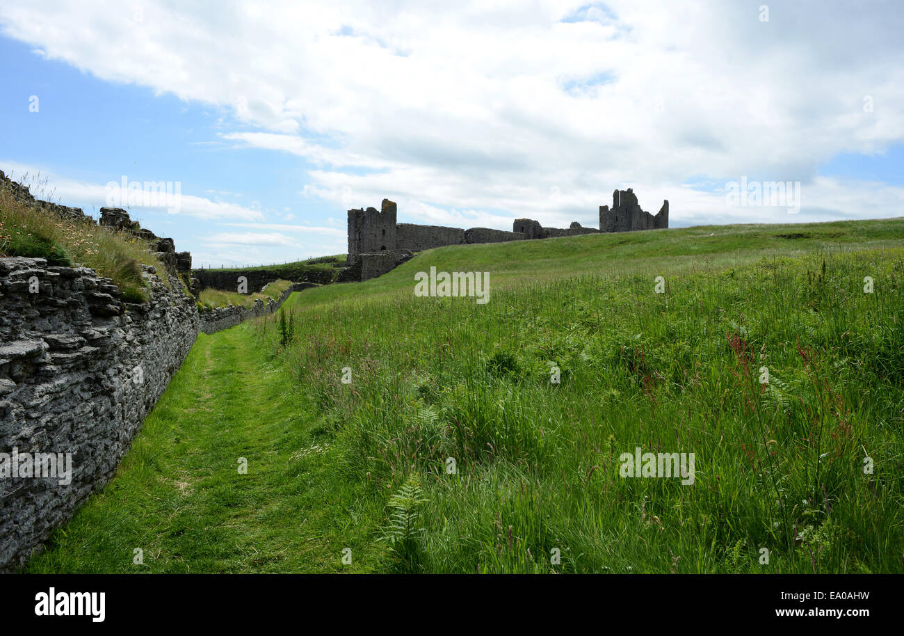 Dunstanburgh castle medieval castle hi-res stock photography and images ...