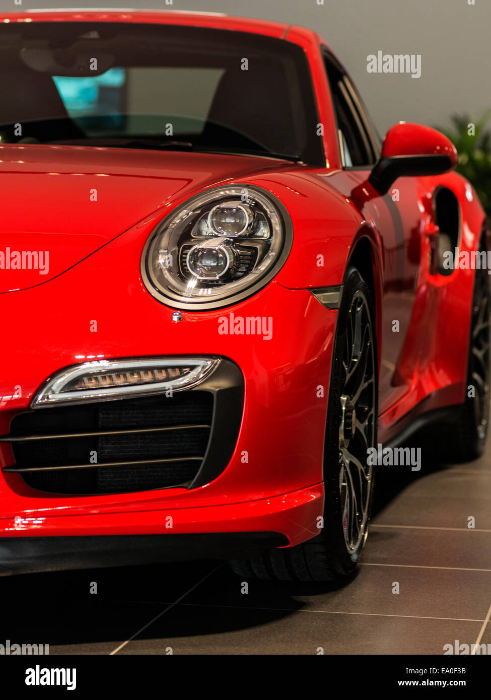 Porsche 911 side view hi-res stock photography and images - Alamy