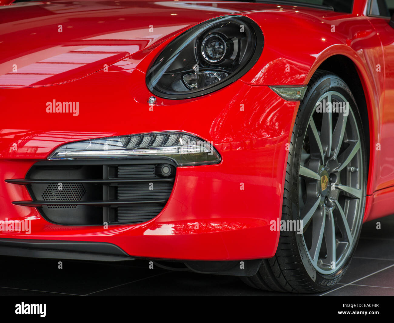 Porsche 911 carrera black hi-res stock photography and images - Alamy