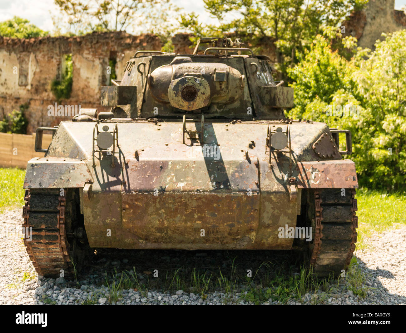 Tank track side view hi-res stock photography and images - Alamy