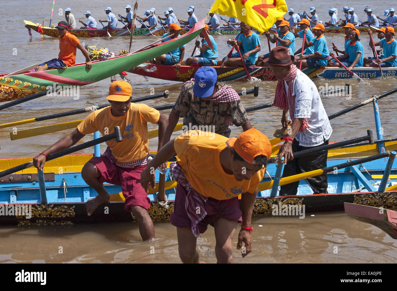 Nov. 5, 2014 - Phnom Penh, Phnom Penh, Cambodia - Long boat race ...