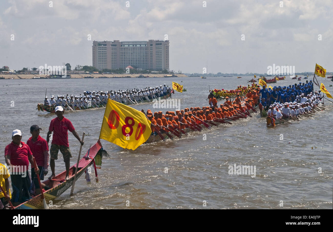 Cambodia boat race hi-res stock photography and images - Alamy