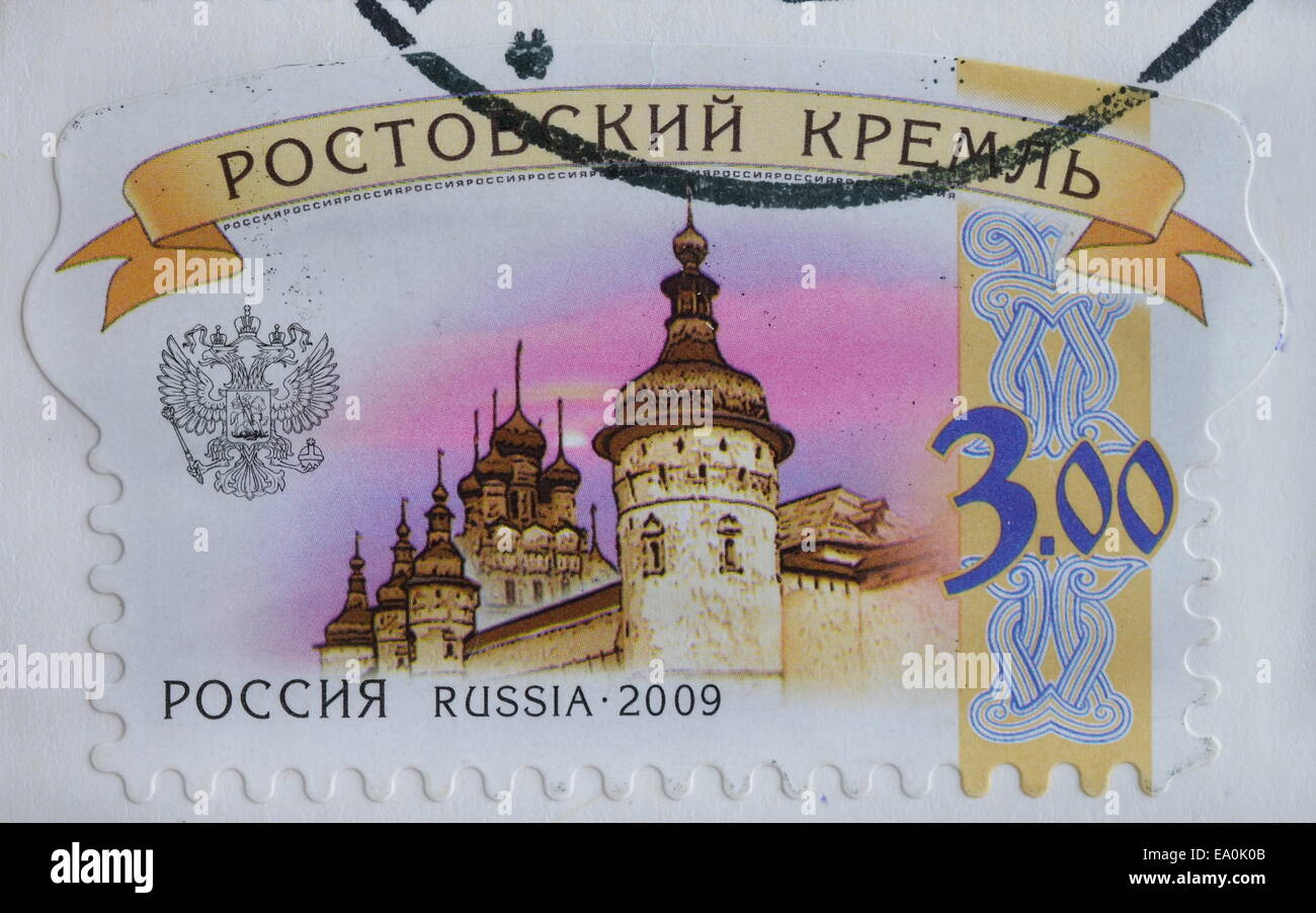 RUSSIA - CIRCA 2009 : postage stamp printed by Russia, shows Kremlin in ...