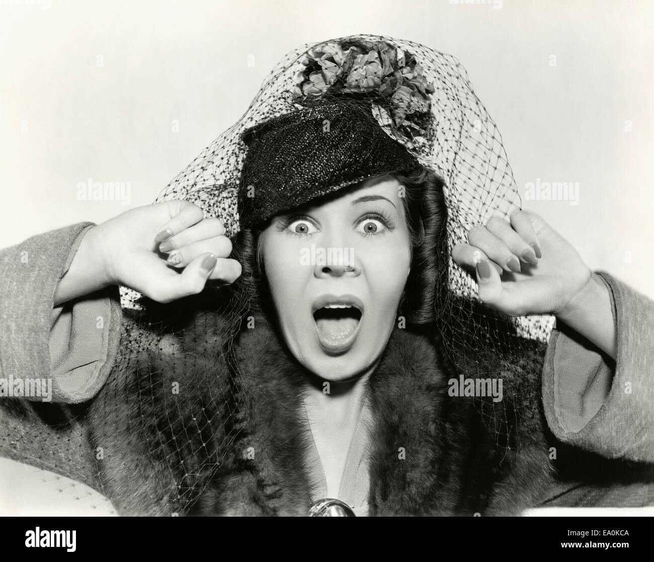 Vintage woman screaming hi-res stock photography and images - Alamy