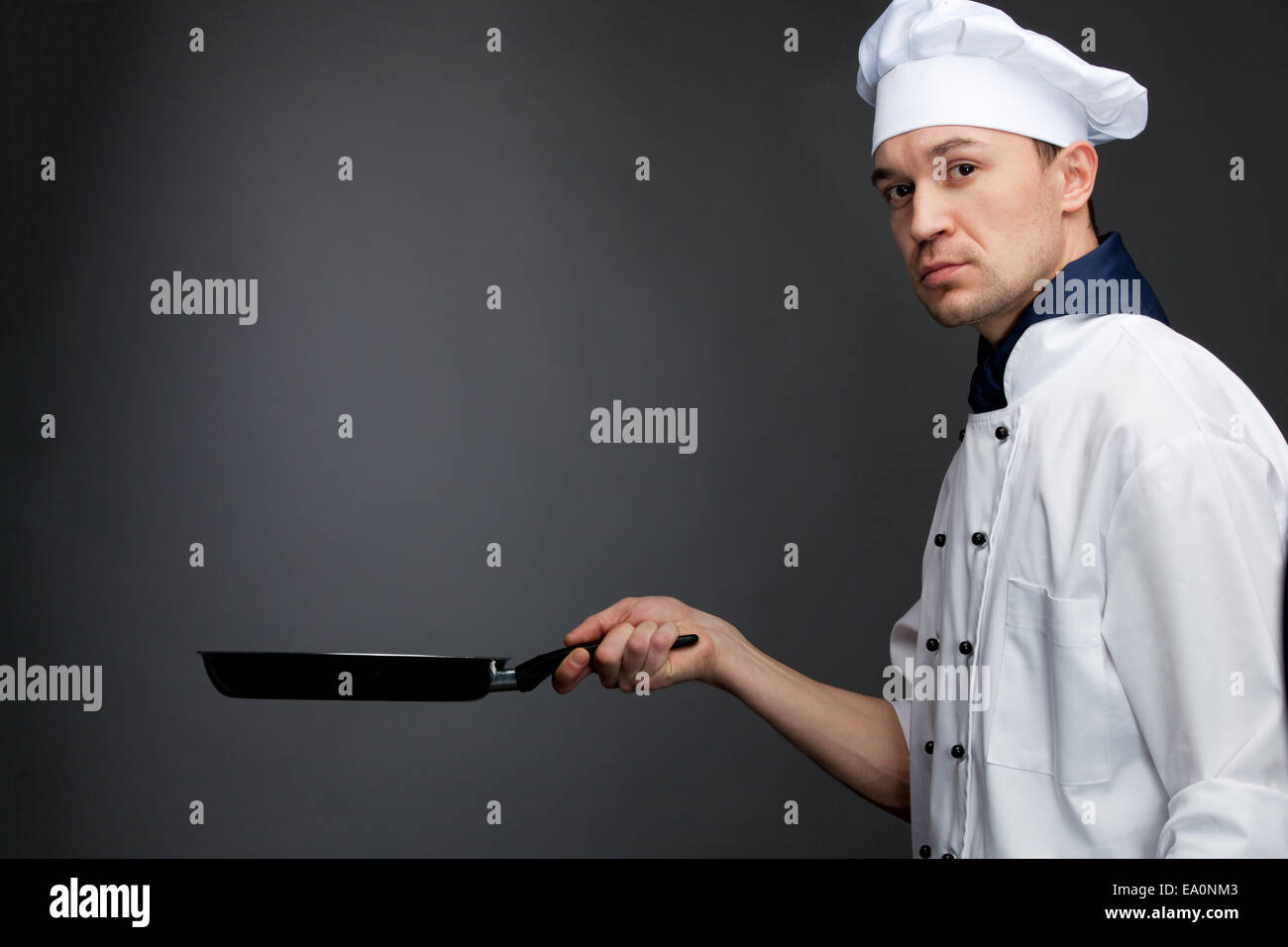 chef holding pan Stock Photo - Alamy