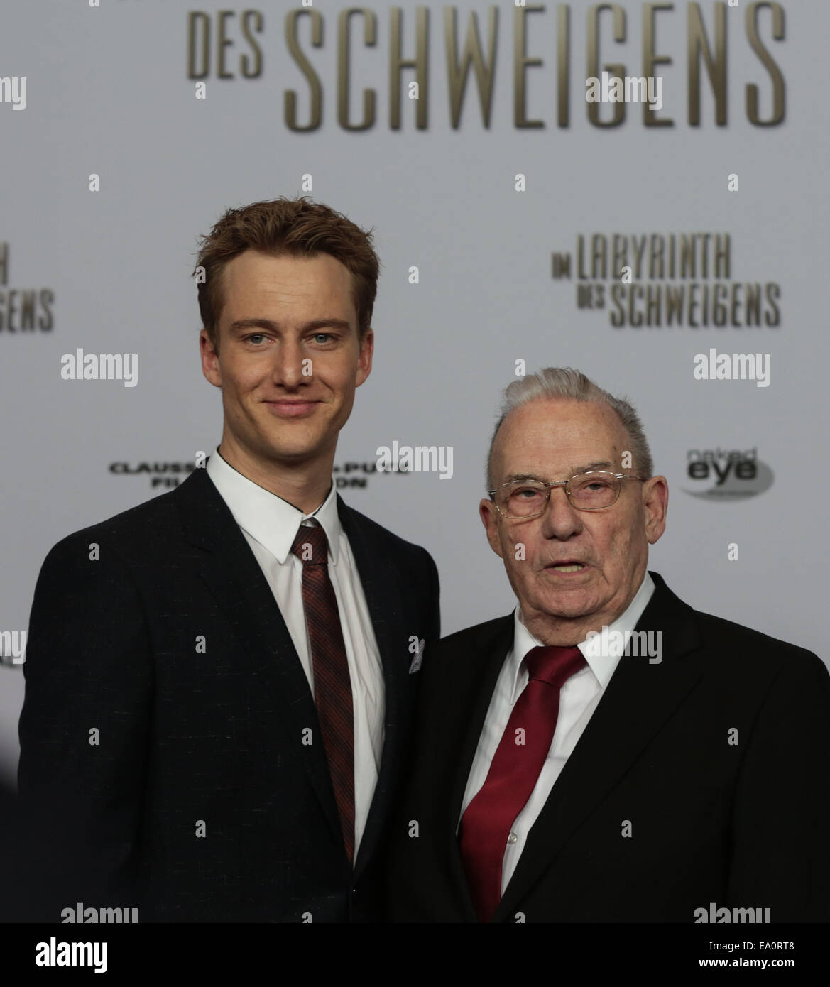 Frankfurt, Germany. 4th Nov, 2014. German actor Alexander Fehling (L ...