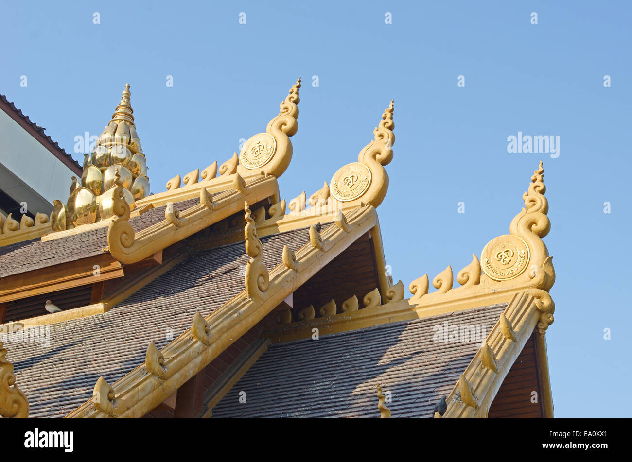 Thai roof hi-res stock photography and images - Alamy