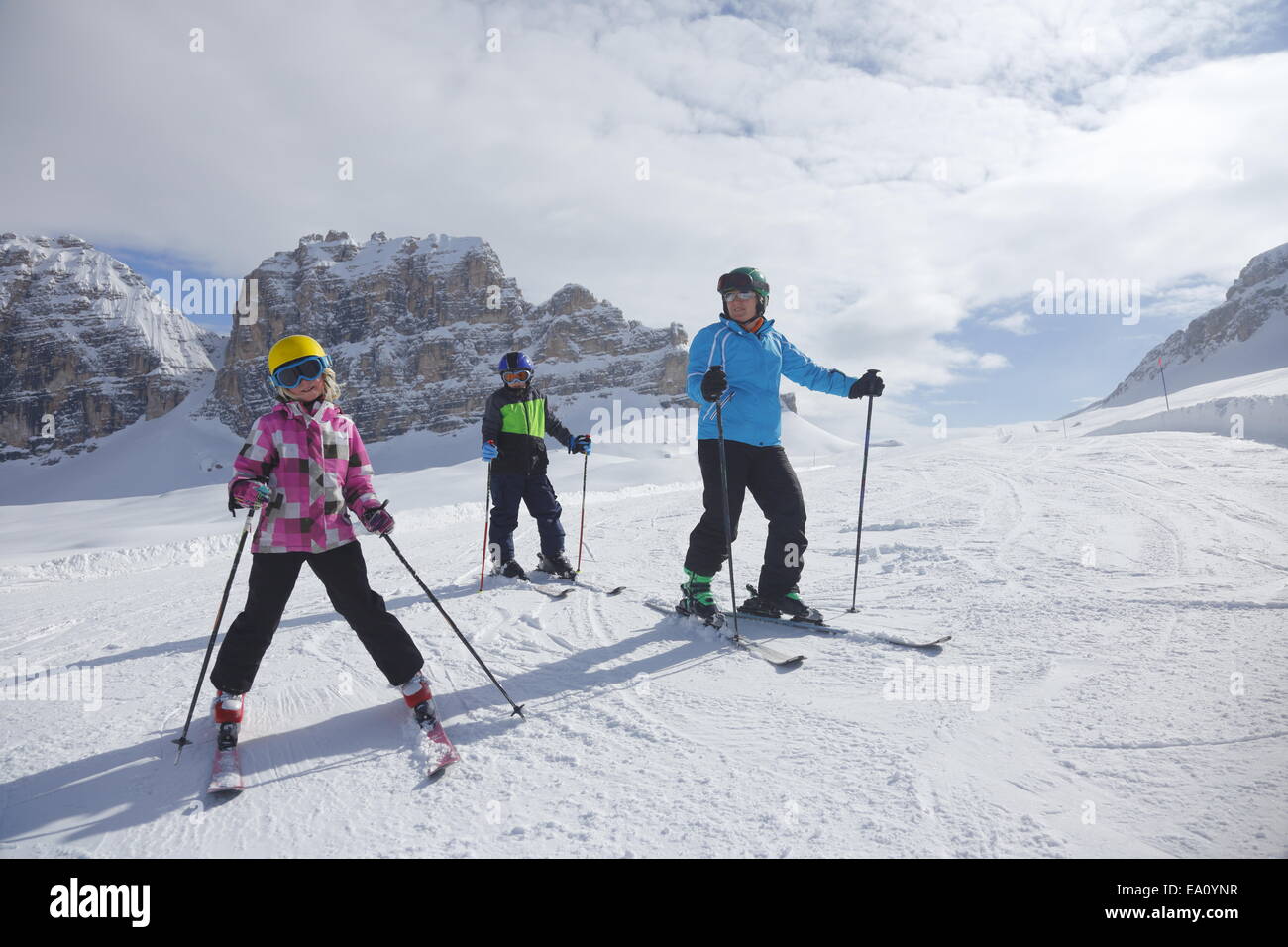 Family ski holiday hi-res stock photography and images - Alamy