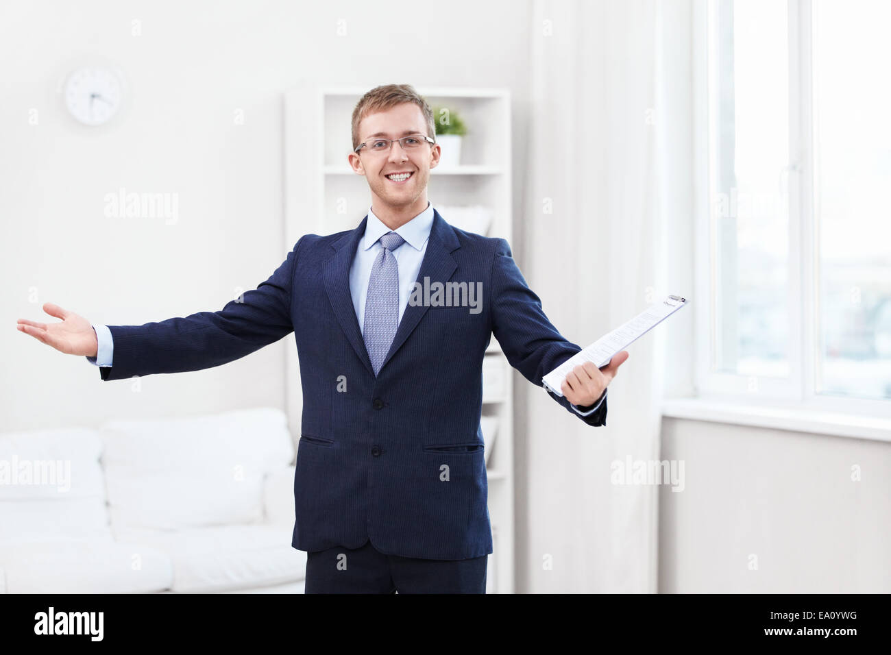 Welcome smile hi-res stock photography and images - Alamy