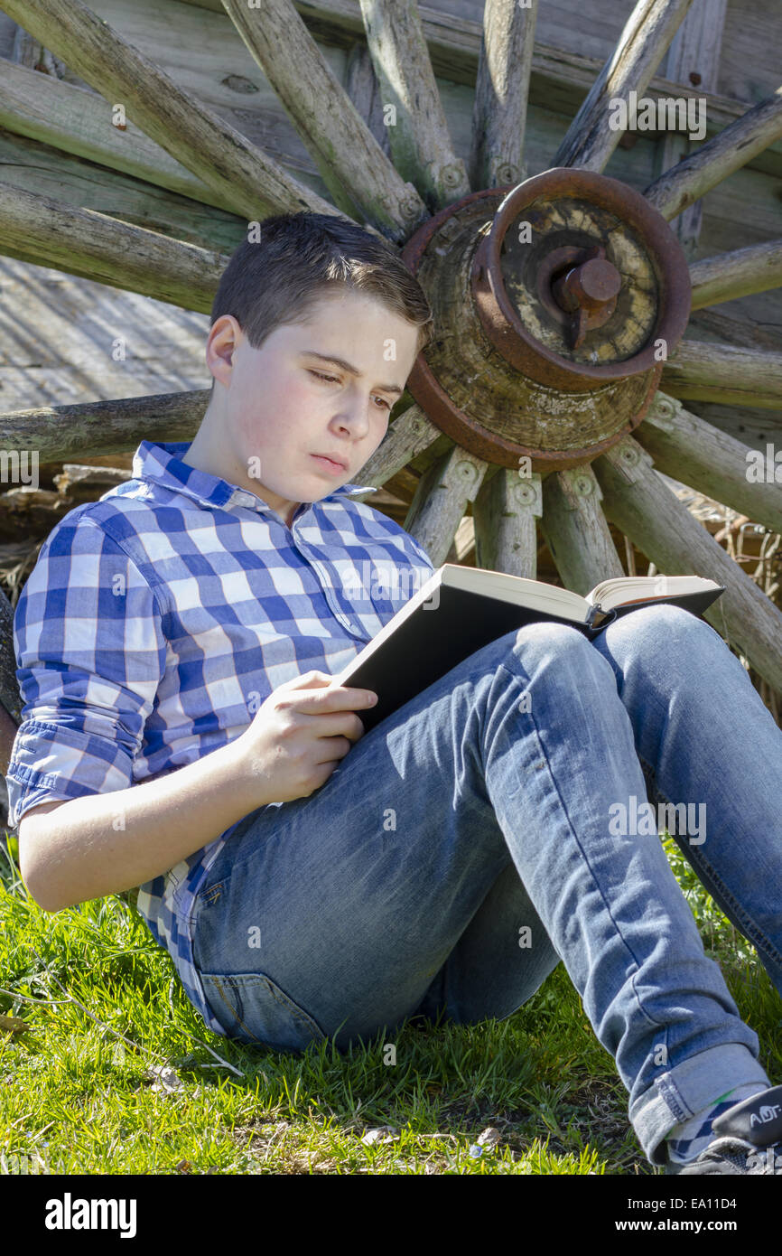 Teen cowboy hi-res stock photography and images - Alamy