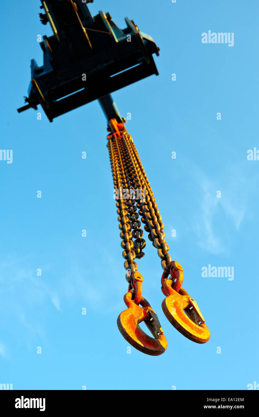 Hook and chain of a crane Stock Photo - Alamy