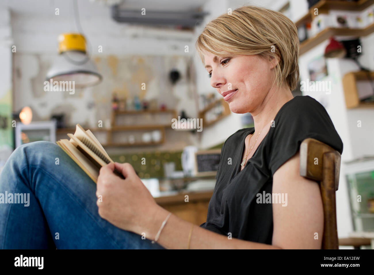 Woman reading book cafe hi-res stock photography and images - Alamy