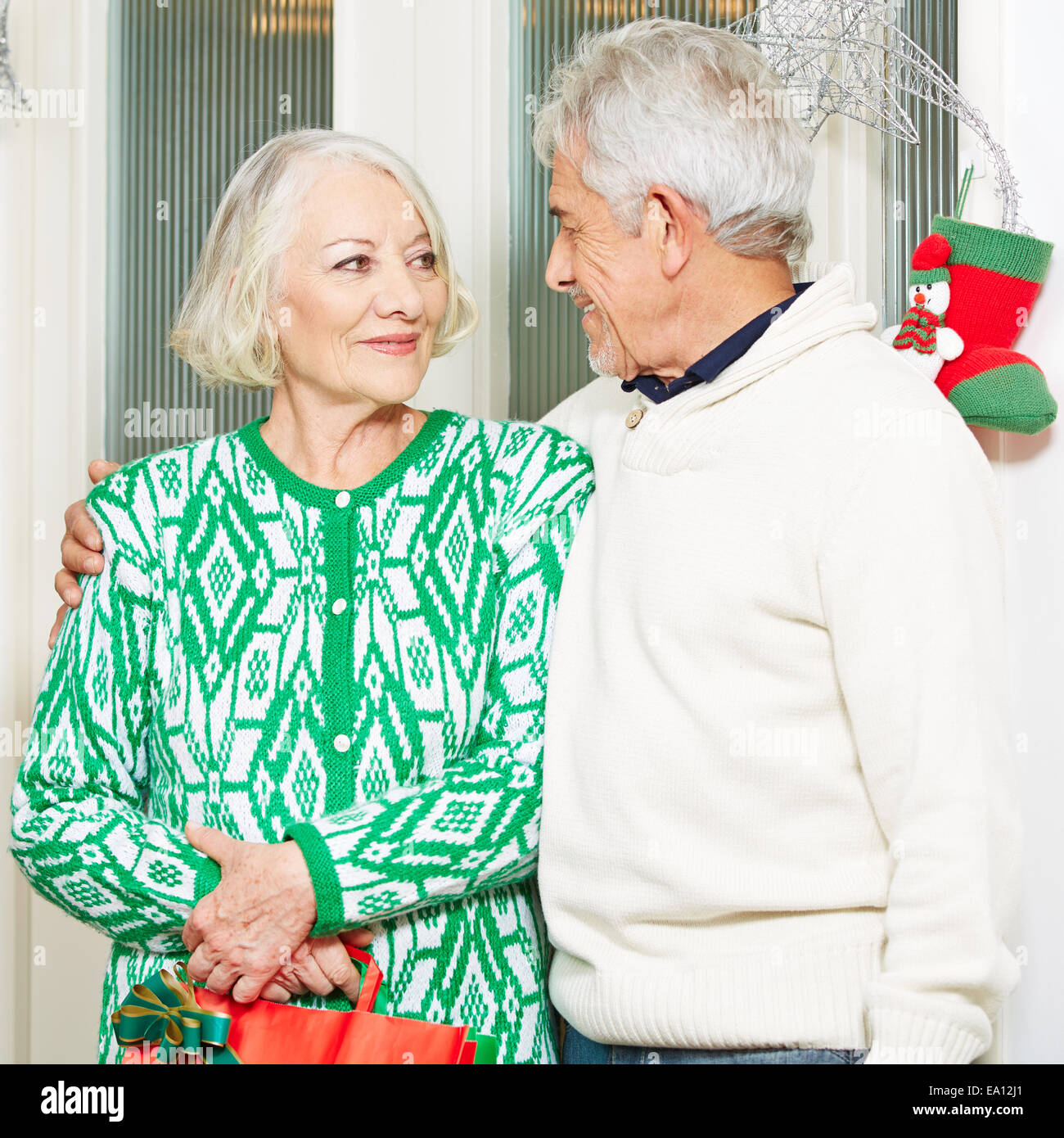 Senior citizens christmas party hi-res stock photography and images - Alamy