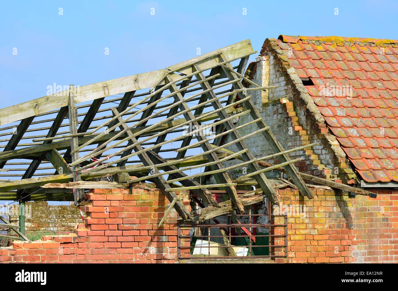 Farmhouse ruins hi-res stock photography and images - Alamy